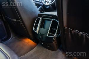 Black Porsche Cayenne 2015 in Riga, with an engine capacity of 3.00 L and mileage of 188 thousand km for 24000 €, photo 18 on AUTOMOTO.COM.LV