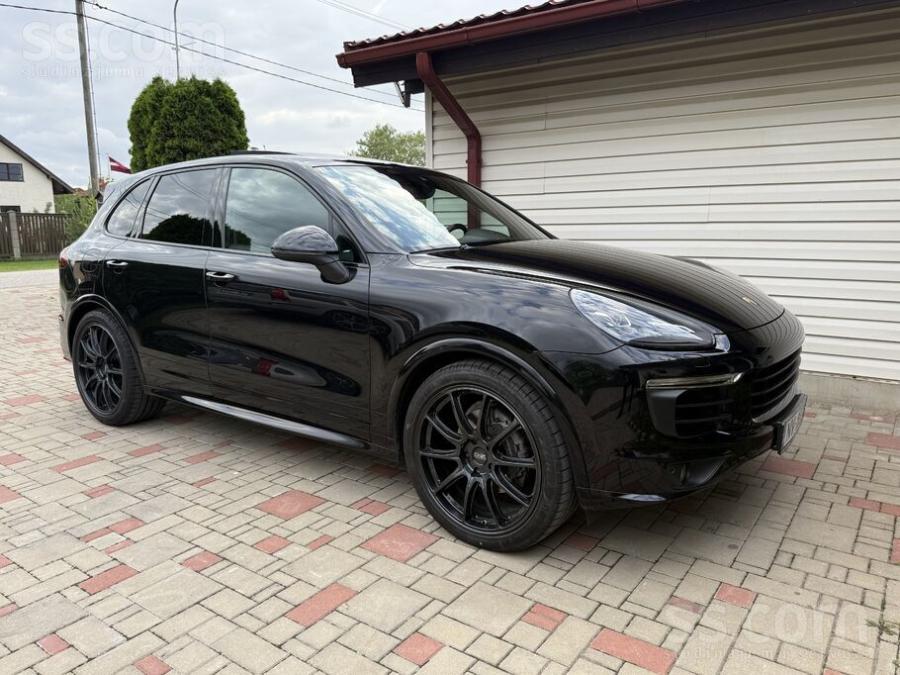 Melns Porsche Cayenne 2015 Rīga, ar dzinēja tilpumu 3.00 L un nobraukumu 165 tūkst. km par 25500 €, foto 3 vietnē AUTOMOTO.COM.LV