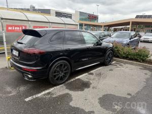 Melns Porsche Cayenne 2015 Rīga, ar dzinēja tilpumu 3.00 L un nobraukumu 165 tūkst. km par 25500 €, foto 5 vietnē AUTOMOTO.COM.LV