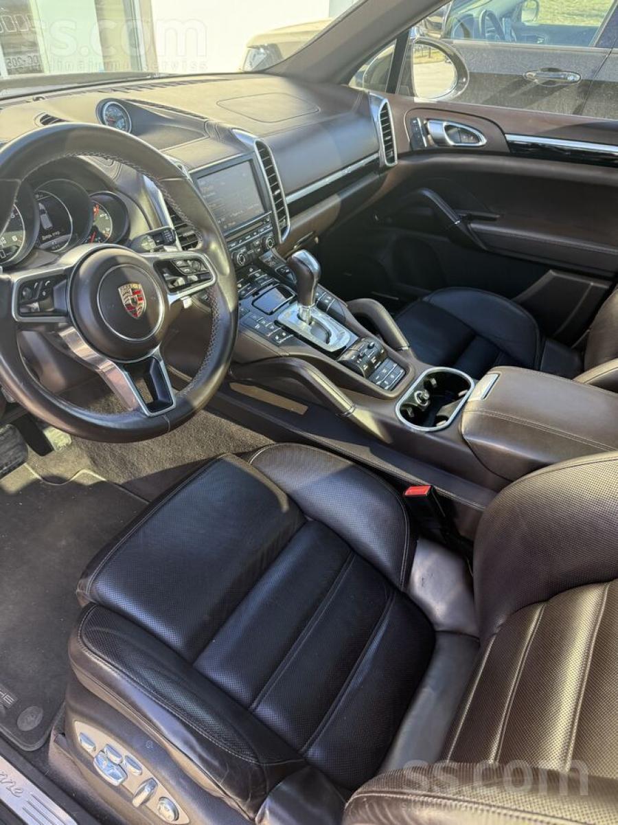 Melns Porsche Cayenne 2015 Rīga, ar dzinēja tilpumu 3.00 L un nobraukumu 165 tūkst. km par 25500 €, foto 6 vietnē AUTOMOTO.COM.LV