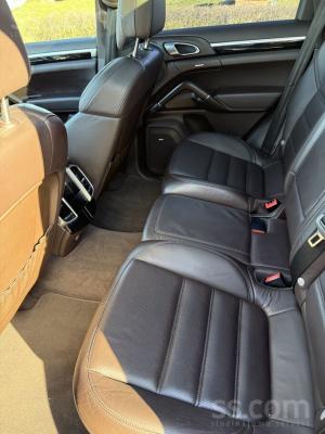 Melns Porsche Cayenne 2015 Rīga, ar dzinēja tilpumu 3.00 L un nobraukumu 165 tūkst. km par 25500 €, foto 8 vietnē AUTOMOTO.COM.LV