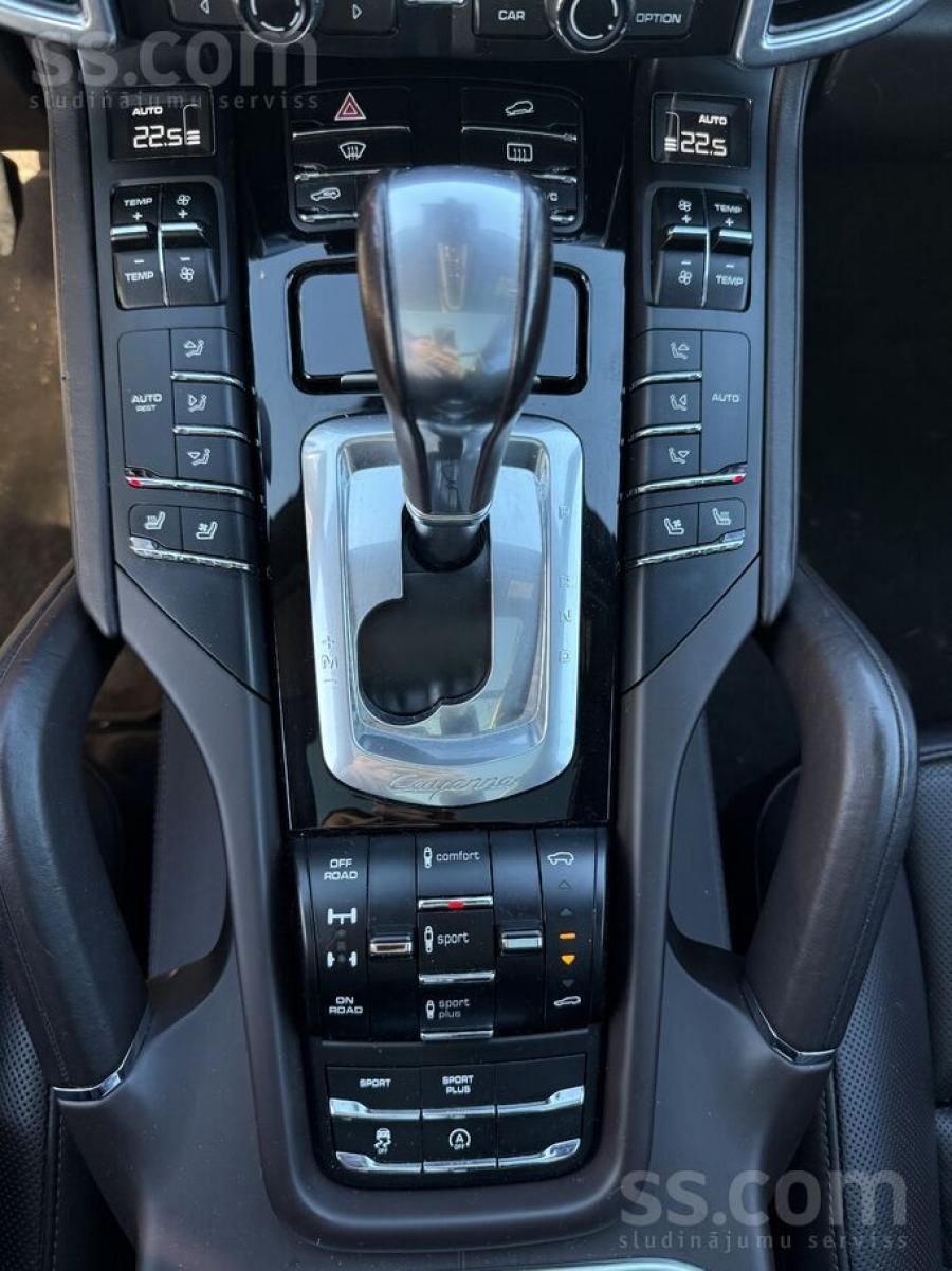 Melns Porsche Cayenne 2015 Rīga, ar dzinēja tilpumu 3.00 L un nobraukumu 165 tūkst. km par 25500 €, foto 9 vietnē AUTOMOTO.COM.LV