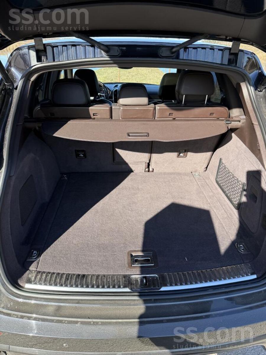 Melns Porsche Cayenne 2015 Rīga, ar dzinēja tilpumu 3.00 L un nobraukumu 165 tūkst. km par 25500 €, foto 11 vietnē AUTOMOTO.COM.LV