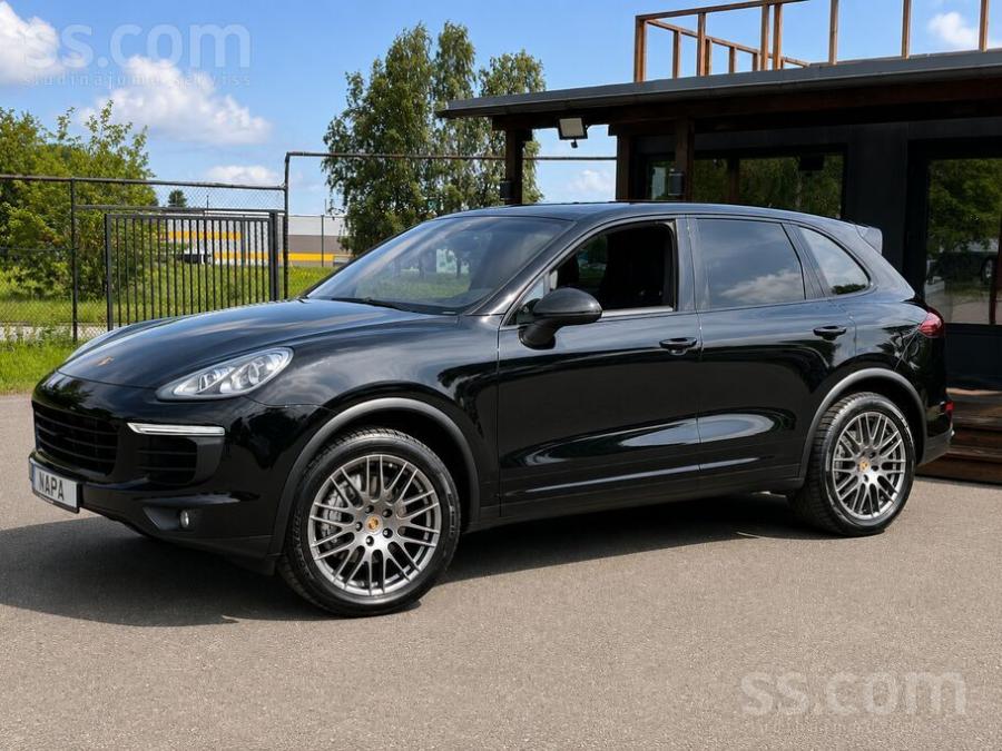 Black Porsche Cayenne 2015 in Riga, with an engine capacity of 3.00 L and mileage of 194 thousand km for 21900 €, photo 4 on AUTOMOTO.COM.LV