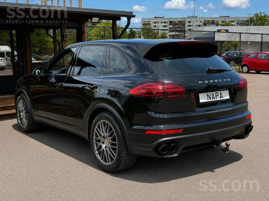 Black Porsche Cayenne 2015 in Riga, with an engine capacity of 3.00 L and mileage of 194 thousand km for 21900 €, photo 9 on AUTOMOTO.COM.LV