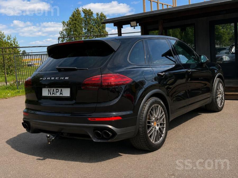 Black Porsche Cayenne 2015 in Riga, with an engine capacity of 3.00 L and mileage of 194 thousand km for 21900 €, photo 11 on AUTOMOTO.COM.LV