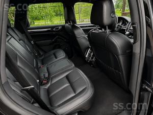 Black Porsche Cayenne 2015 in Riga, with an engine capacity of 3.00 L and mileage of 194 thousand km for 21900 €, photo 13 on AUTOMOTO.COM.LV
