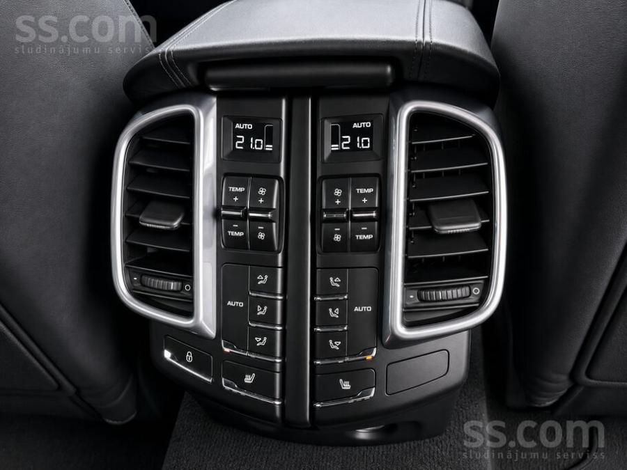 Black Porsche Cayenne 2015 in Riga, with an engine capacity of 3.00 L and mileage of 194 thousand km for 21900 €, photo 14 on AUTOMOTO.COM.LV