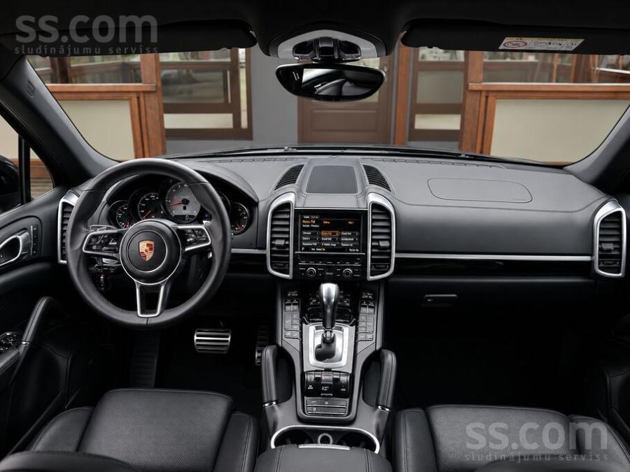 Black Porsche Cayenne 2015 in Riga, with an engine capacity of 3.00 L and mileage of 194 thousand km for 21900 €, photo 15 on AUTOMOTO.COM.LV
