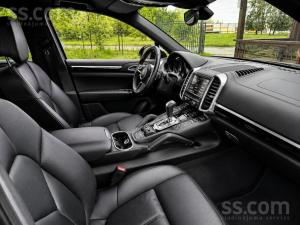 Black Porsche Cayenne 2015 in Riga, with an engine capacity of 3.00 L and mileage of 194 thousand km for 21900 €, photo 16 on AUTOMOTO.COM.LV