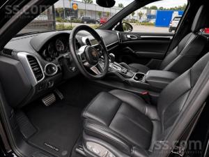 Black Porsche Cayenne 2015 in Riga, with an engine capacity of 3.00 L and mileage of 194 thousand km for 21900 €, photo 19 on AUTOMOTO.COM.LV