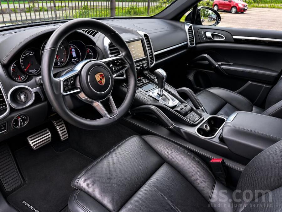 Black Porsche Cayenne 2015 in Riga, with an engine capacity of 3.00 L and mileage of 194 thousand km for 21900 €, photo 20 on AUTOMOTO.COM.LV
