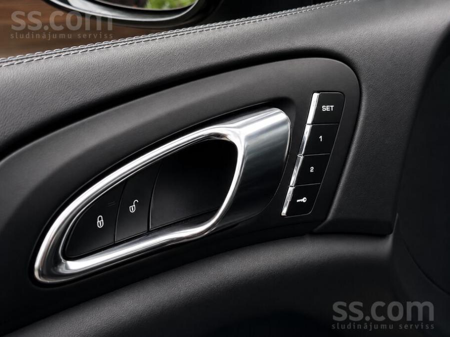 Black Porsche Cayenne 2015 in Riga, with an engine capacity of 3.00 L and mileage of 194 thousand km for 21900 €, photo 23 on AUTOMOTO.COM.LV