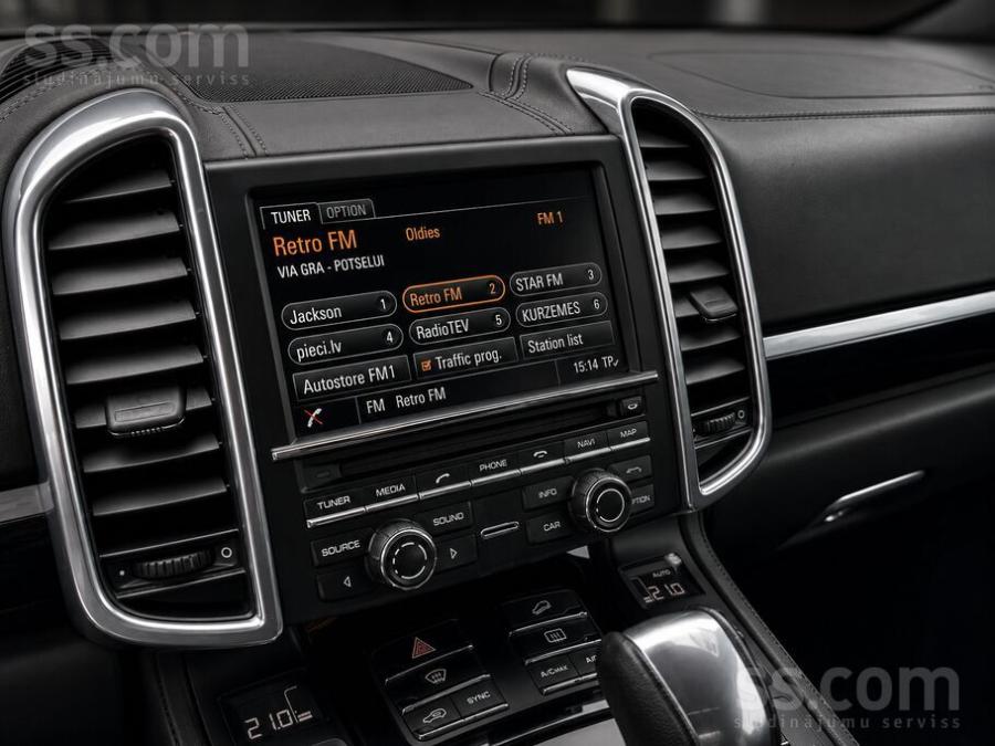 Black Porsche Cayenne 2015 in Riga, with an engine capacity of 3.00 L and mileage of 194 thousand km for 21900 €, photo 26 on AUTOMOTO.COM.LV