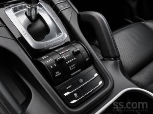 Black Porsche Cayenne 2015 in Riga, with an engine capacity of 3.00 L and mileage of 194 thousand km for 21900 €, photo 27 on AUTOMOTO.COM.LV