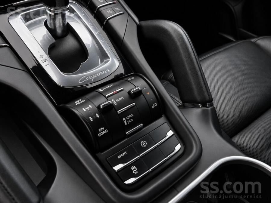 Black Porsche Cayenne 2015 in Riga, with an engine capacity of 3.00 L and mileage of 194 thousand km for 21900 €, photo 27 on AUTOMOTO.COM.LV