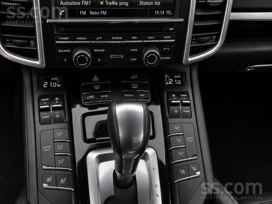 Black Porsche Cayenne 2015 in Riga, with an engine capacity of 3.00 L and mileage of 194 thousand km for 21900 €, photo 28 on AUTOMOTO.COM.LV
