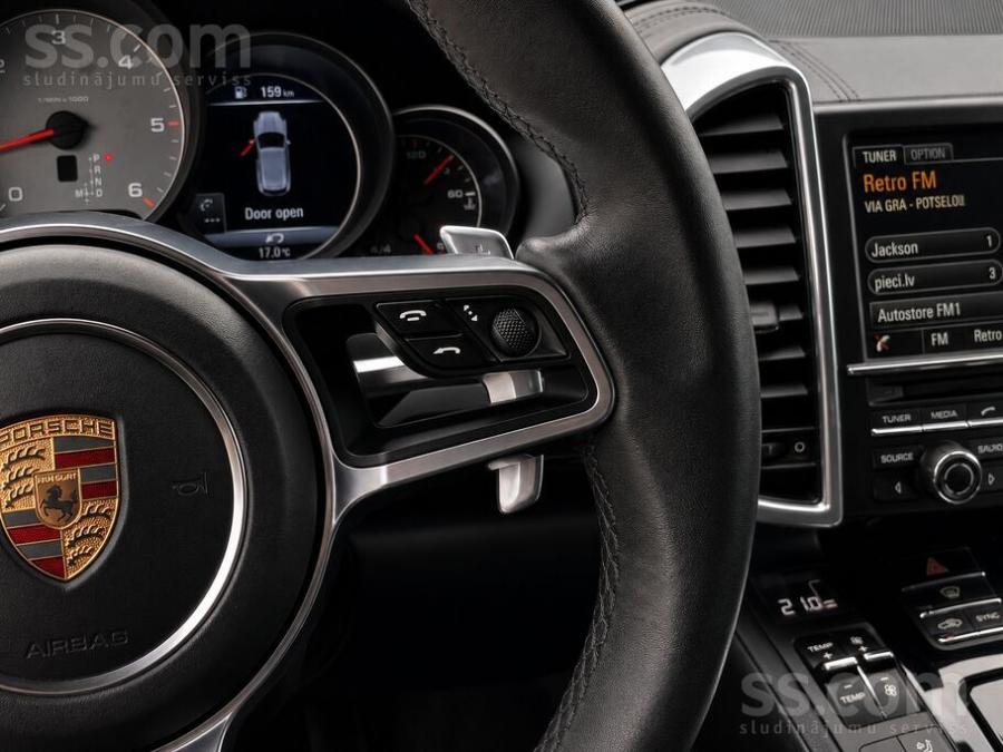 Black Porsche Cayenne 2015 in Riga, with an engine capacity of 3.00 L and mileage of 194 thousand km for 21900 €, photo 30 on AUTOMOTO.COM.LV