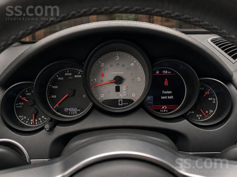 Black Porsche Cayenne 2015 in Riga, with an engine capacity of 3.00 L and mileage of 194 thousand km for 21900 €, photo 32 on AUTOMOTO.COM.LV