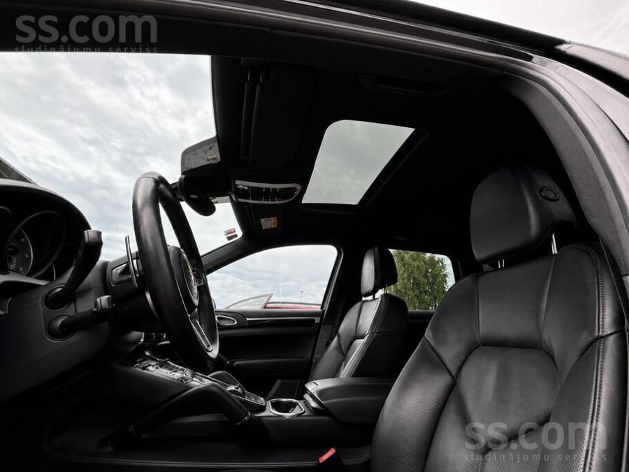 Black Porsche Cayenne 2015 in Riga, with an engine capacity of 3.00 L and mileage of 194 thousand km for 21900 €, photo 34 on AUTOMOTO.COM.LV