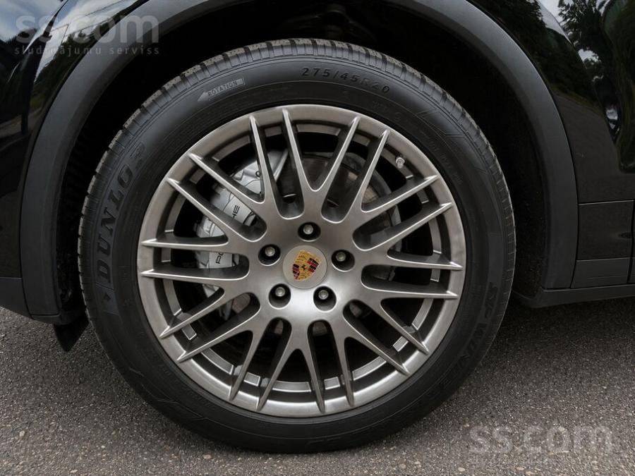 Black Porsche Cayenne 2015 in Riga, with an engine capacity of 3.00 L and mileage of 194 thousand km for 21900 €, photo 35 on AUTOMOTO.COM.LV