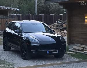 Black Porsche Cayenne 2015 in Vilnius, with an engine capacity of 3.00 L and mileage of 290 thousand km for 21200 €, photo  on AUTOMOTO.COM.LV