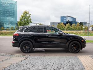 Black Porsche Cayenne 2015 in Vilnius, with an engine capacity of 3.00 L and mileage of 290 thousand km for 21200 €, photo 11 on AUTOMOTO.COM.LV