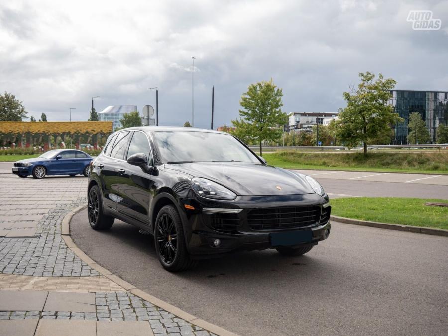Black Porsche Cayenne 2015 in Vilnius, with an engine capacity of 3.00 L and mileage of 290 thousand km for 21200 €, photo 12 on AUTOMOTO.COM.LV