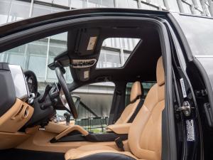 Black Porsche Cayenne 2015 in Vilnius, with an engine capacity of 3.00 L and mileage of 290 thousand km for 21200 €, photo 19 on AUTOMOTO.COM.LV