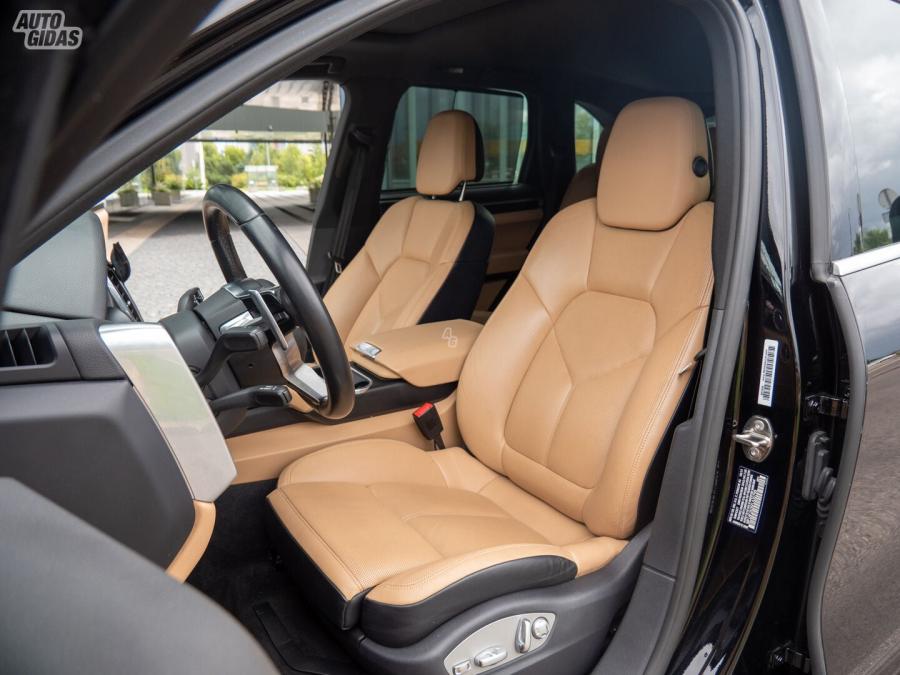 Black Porsche Cayenne 2015 in Vilnius, with an engine capacity of 3.00 L and mileage of 290 thousand km for 21200 €, photo 26 on AUTOMOTO.COM.LV