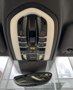 Black Porsche Cayenne 2015 in Vilnius, with an engine capacity of 3.00 L and mileage of 290 thousand km for 21200 €, photo 29 on AUTOMOTO.COM.LV