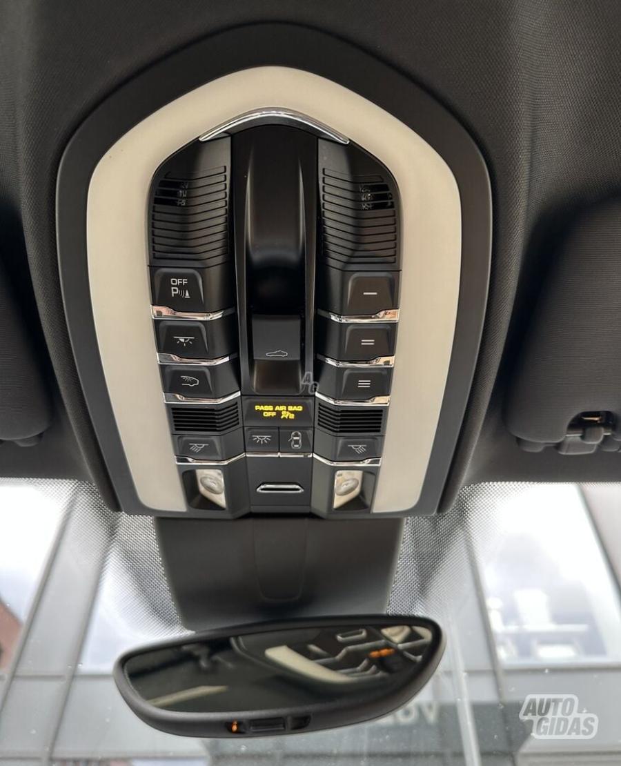 Black Porsche Cayenne 2015 in Vilnius, with an engine capacity of 3.00 L and mileage of 290 thousand km for 21200 €, photo 29 on AUTOMOTO.COM.LV