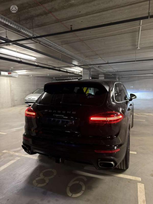 Black Porsche Cayenne 2015 in Vilnius, with an engine capacity of 3.00 L and mileage of 290 thousand km for 21000 €, photo 5 on AUTOMOTO.COM.LV