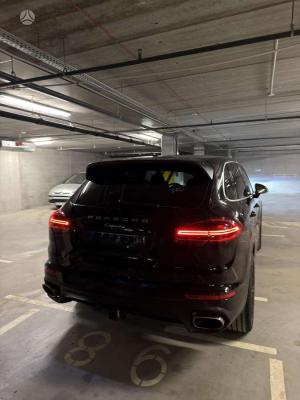 Black Porsche Cayenne 2015 in Vilnius, with an engine capacity of 3.00 L and mileage of 290 thousand km for 21000 €, photo 6 on AUTOMOTO.COM.LV