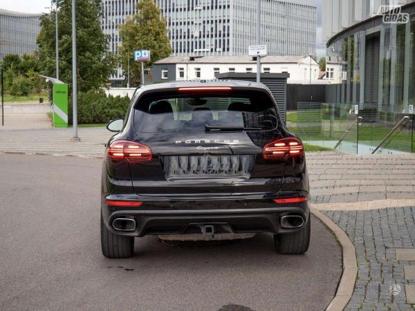 Black Porsche Cayenne 2015 in Vilnius, with an engine capacity of 3.00 L and mileage of 290 thousand km for 21000 €, photo 6 on AUTOMOTO.COM.LV