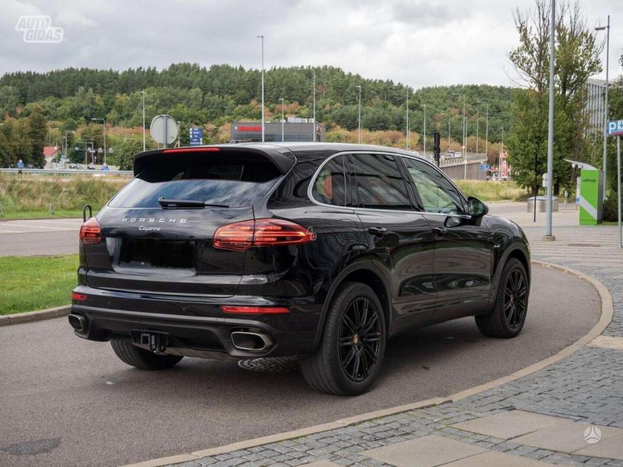 Black Porsche Cayenne 2015 in Vilnius, with an engine capacity of 3.00 L and mileage of 290 thousand km for 21000 €, photo 8 on AUTOMOTO.COM.LV