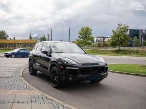 Black Porsche Cayenne 2015 in Vilnius, with an engine capacity of 3.00 L and mileage of 290 thousand km for 21000 €, photo 9 on AUTOMOTO.COM.LV