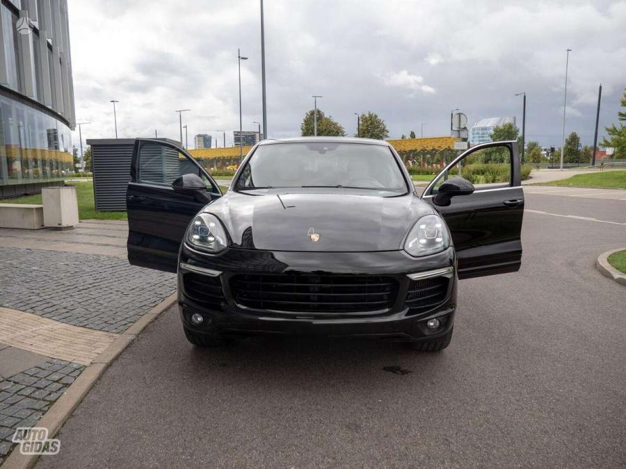 Black Porsche Cayenne 2015 in Vilnius, with an engine capacity of 3.00 L and mileage of 290 thousand km for 21000 €, photo 10 on AUTOMOTO.COM.LV
