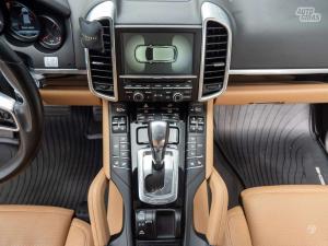 Black Porsche Cayenne 2015 in Vilnius, with an engine capacity of 3.00 L and mileage of 290 thousand km for 21000 €, photo 14 on AUTOMOTO.COM.LV