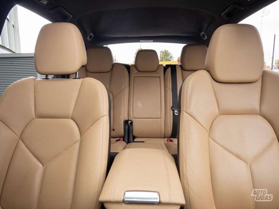 Black Porsche Cayenne 2015 in Vilnius, with an engine capacity of 3.00 L and mileage of 290 thousand km for 21000 €, photo 15 on AUTOMOTO.COM.LV