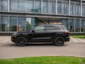 Black Porsche Cayenne 2015 in Vilnius, with an engine capacity of 3.00 L and mileage of 290 thousand km for 21000 €, photo 18 on AUTOMOTO.COM.LV
