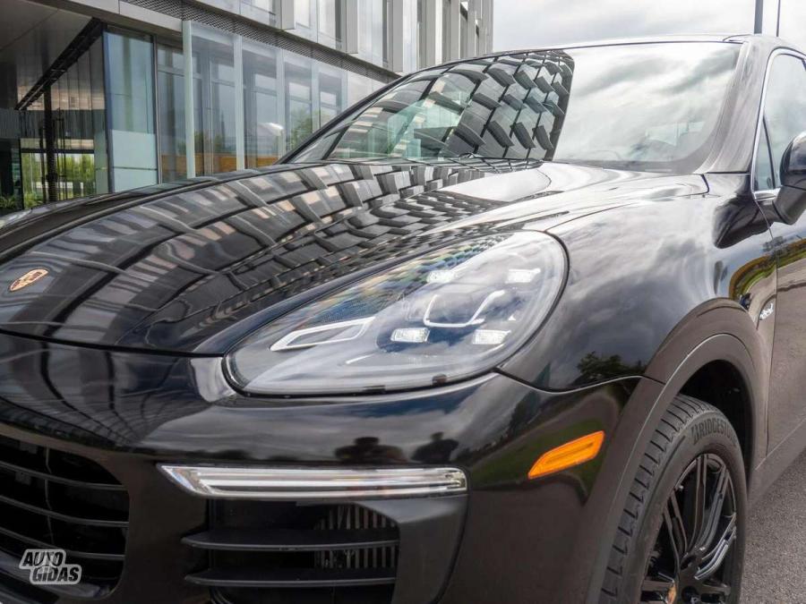 Black Porsche Cayenne 2015 in Vilnius, with an engine capacity of 3.00 L and mileage of 290 thousand km for 21000 €, photo 19 on AUTOMOTO.COM.LV