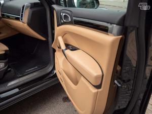 Black Porsche Cayenne 2015 in Vilnius, with an engine capacity of 3.00 L and mileage of 290 thousand km for 21000 €, photo 23 on AUTOMOTO.COM.LV