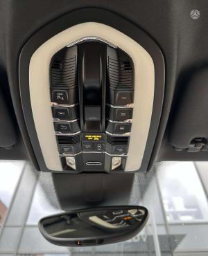 Black Porsche Cayenne 2015 in Vilnius, with an engine capacity of 3.00 L and mileage of 290 thousand km for 21000 €, photo 24 on AUTOMOTO.COM.LV