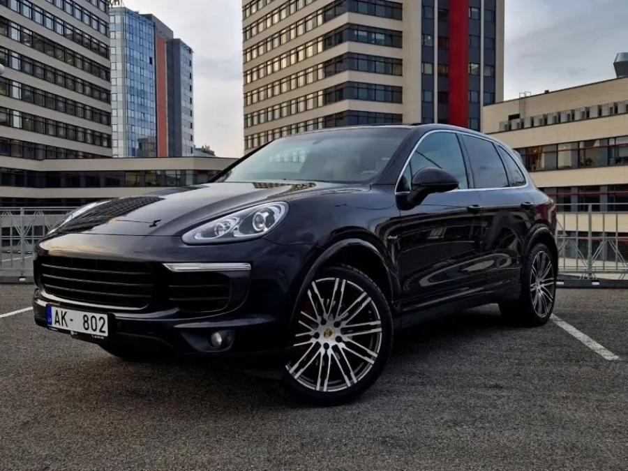 Black Porsche Cayenne 2015 in Riga, with an engine capacity of 3.00 L and mileage of 195 thousand km for 24000 €, photo 1 on AUTOMOTO.COM.LV