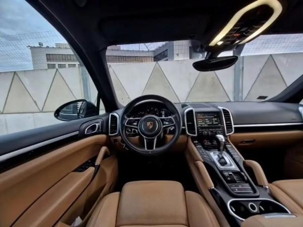 Черный Порше Каен 2015 в Рига, объемом двигателя 3.00 л и пробегом 195 тыс. км за 24000 €, фото 3 на AUTOMOTO.COM.LV