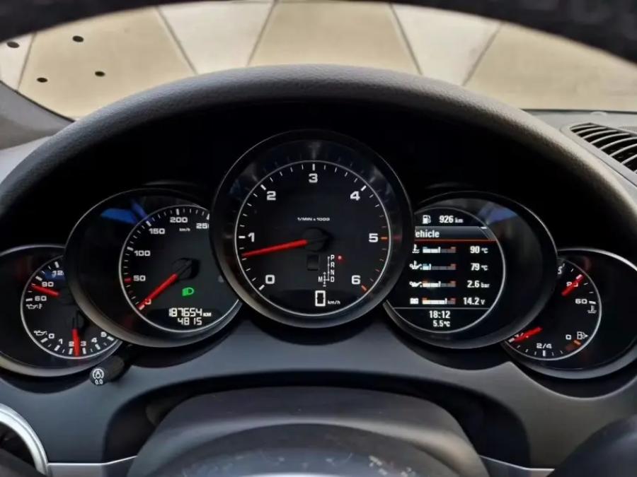 Black Porsche Cayenne 2015 in Riga, with an engine capacity of 3.00 L and mileage of 195 thousand km for 24000 €, photo 9 on AUTOMOTO.COM.LV
