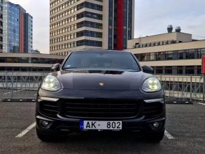 Black Porsche Cayenne 2015 in Riga, with an engine capacity of 3.00 L and mileage of 195 thousand km for 24000 €, photo 13 on AUTOMOTO.COM.LV