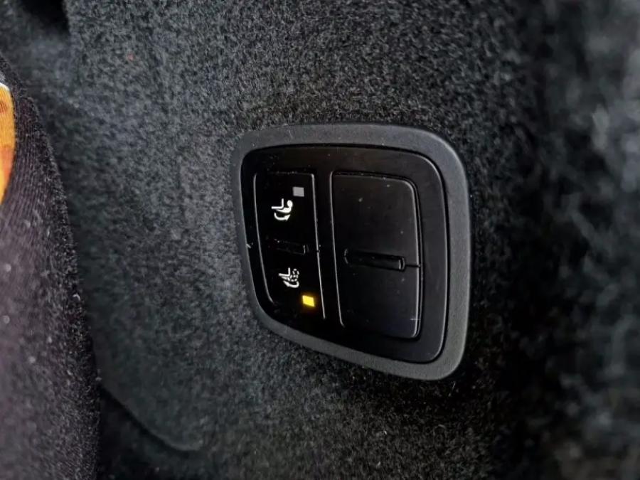 Black Porsche Cayenne 2015 in Riga, with an engine capacity of 3.00 L and mileage of 195 thousand km for 24000 €, photo 15 on AUTOMOTO.COM.LV