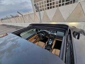 Black Porsche Cayenne 2015 in Riga, with an engine capacity of 3.00 L and mileage of 195 thousand km for 24000 €, photo 17 on AUTOMOTO.COM.LV